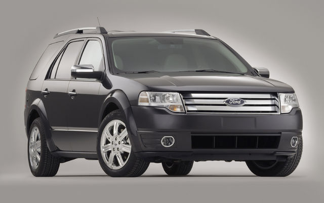 Ford Taurus X spécifications techniques et économie de carburant